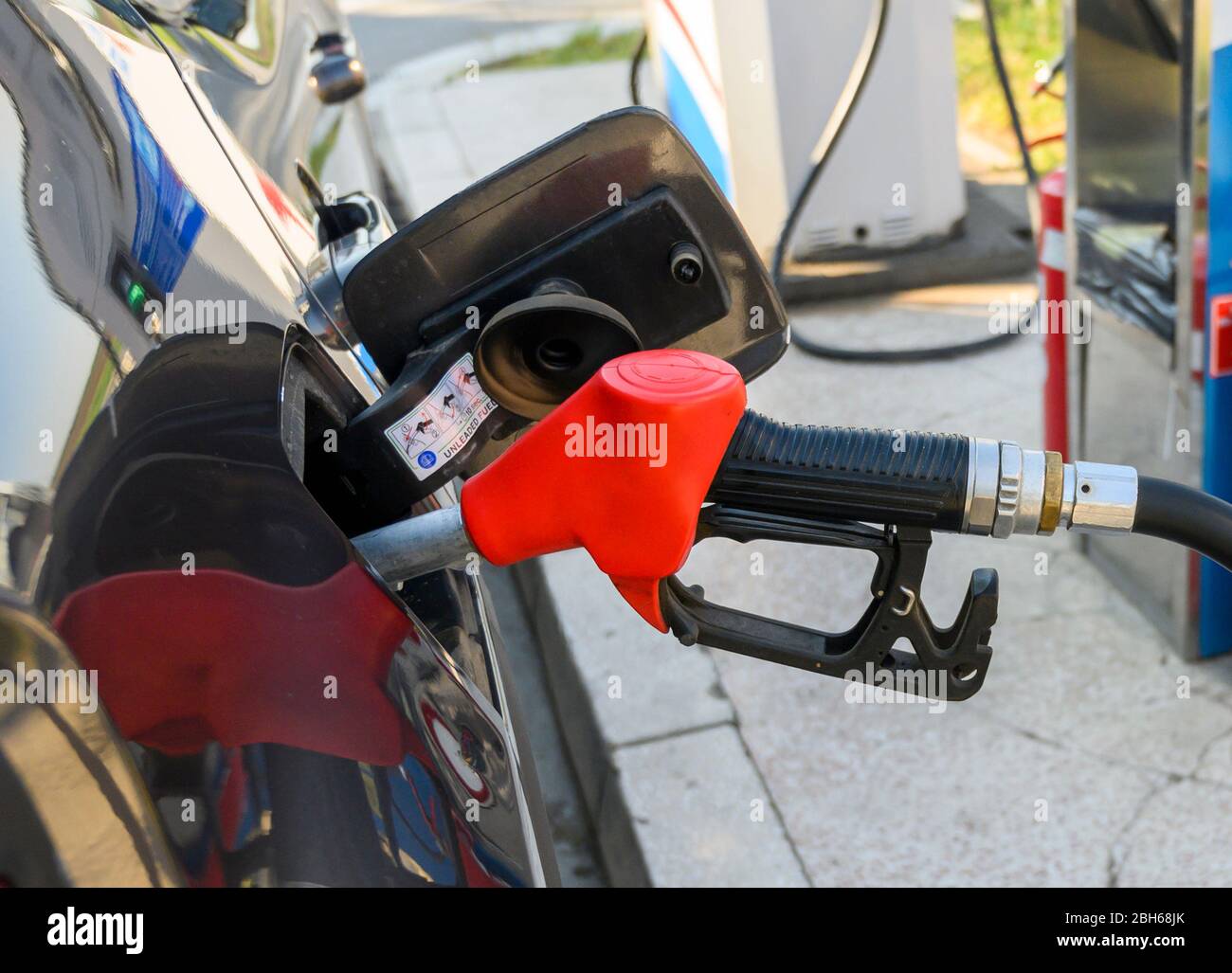 Pumping gasoline fuel in car hi-res stock photography and images - Alamy