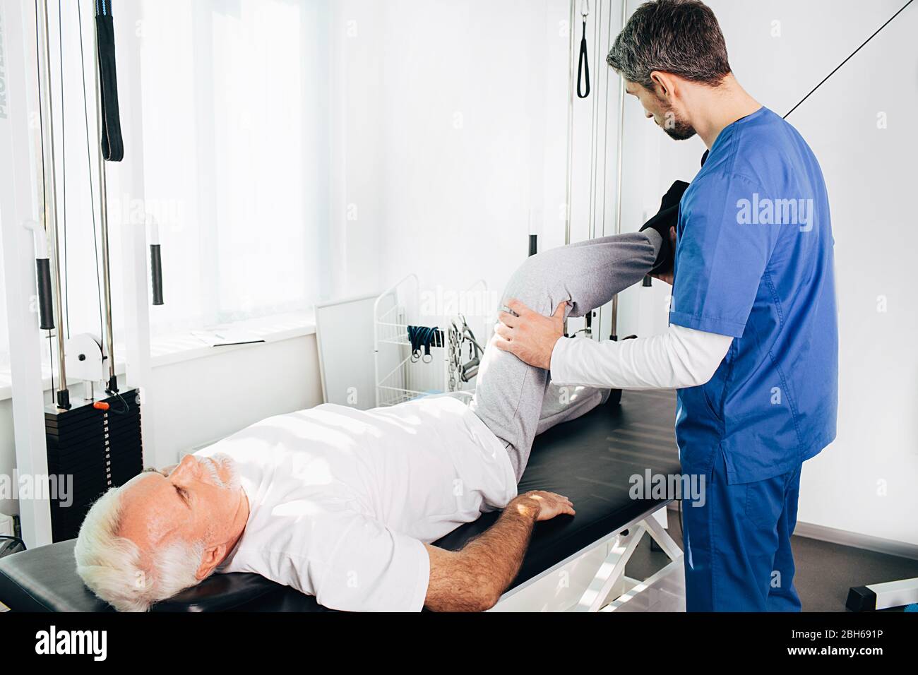Kinesiologist hi-res stock photography and images - Alamy