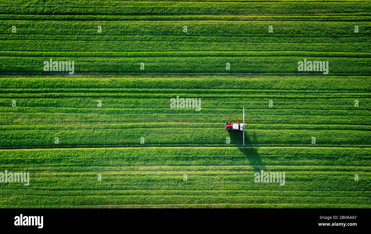 Spreading lines hi-res stock photography and images - Alamy