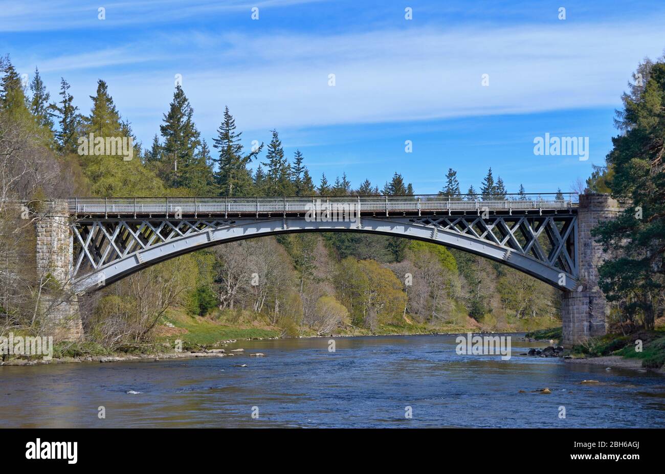 CARRON BRIDGE SPEYSIDE WAY MORAY SCOTLAND RAILWAY AND ROAD BRIDGE OVER ...
