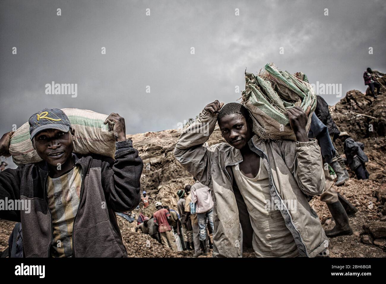 Coltan illegal mining in Democratic Republic of Congo. Miners carrying ...