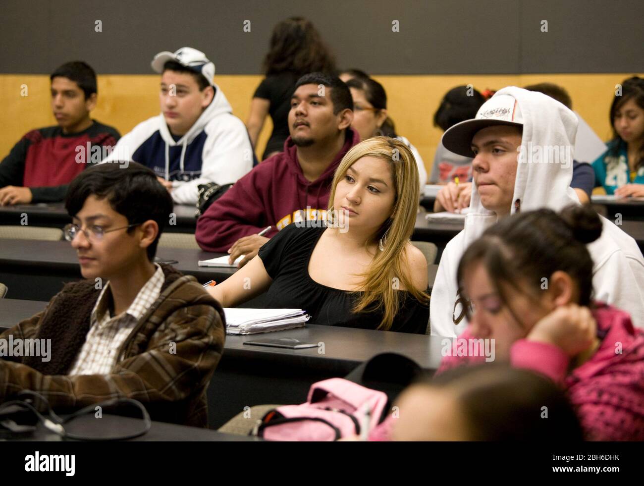 Freshman students hi-res stock photography and images - Alamy