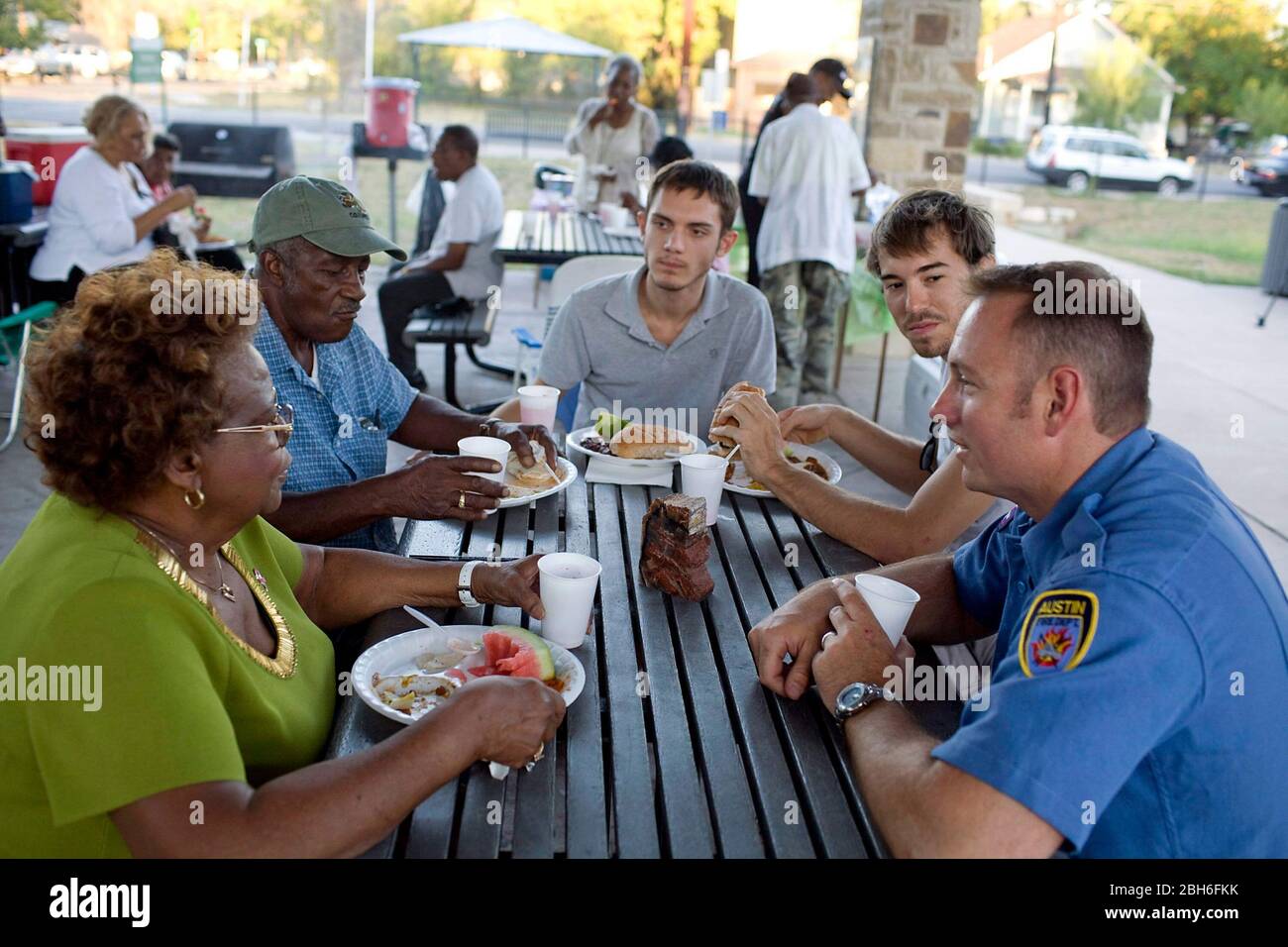 American police officers meeting hi-res stock photography and images ...