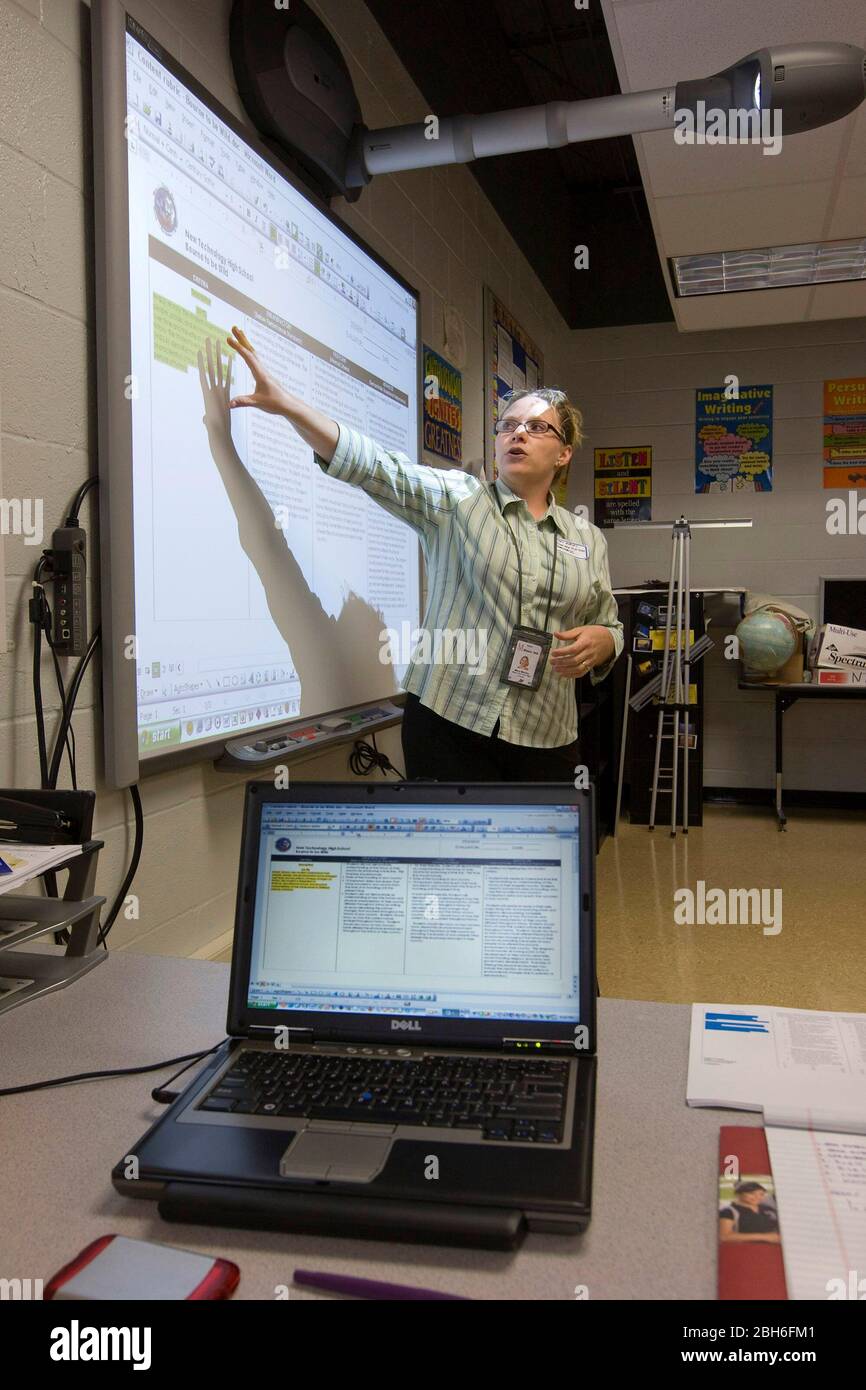 Smartboard teacher hi-res stock photography and images - Alamy