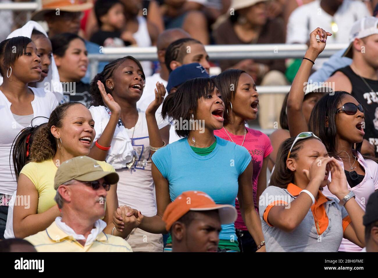 Track meet cheering hi-res stock photography and images - Alamy