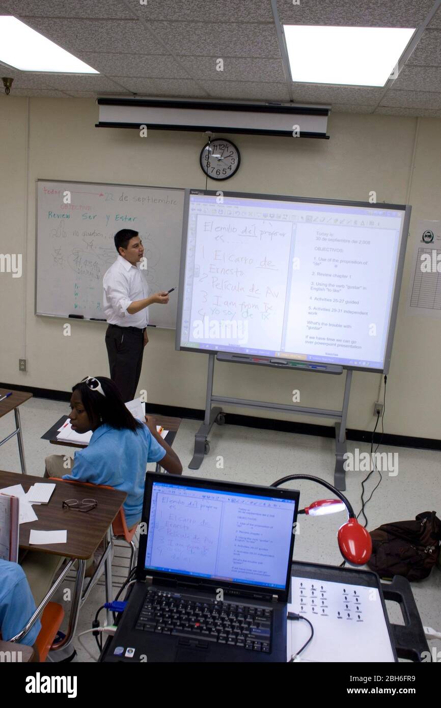High school spanish classes technology hi-res stock photography and ...