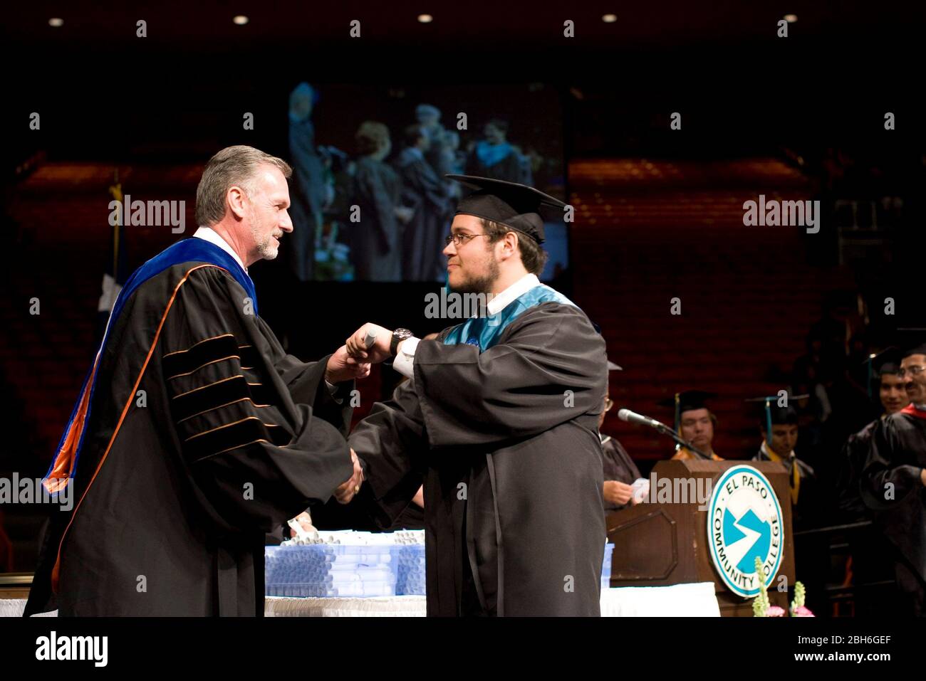 University of texas el paso students hi-res stock photography and ...