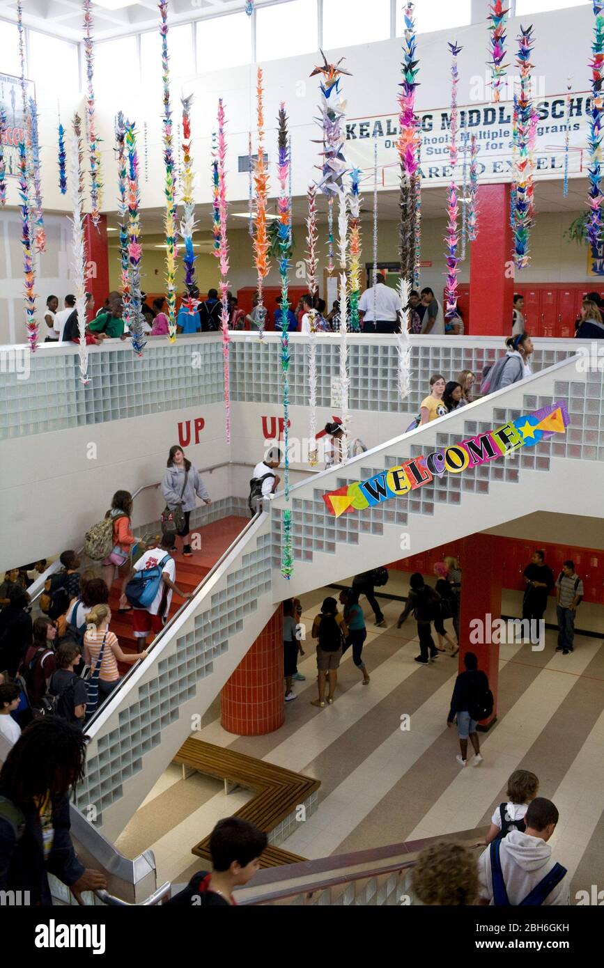 Crowded middle school hallway hi-res stock photography and images - Alamy