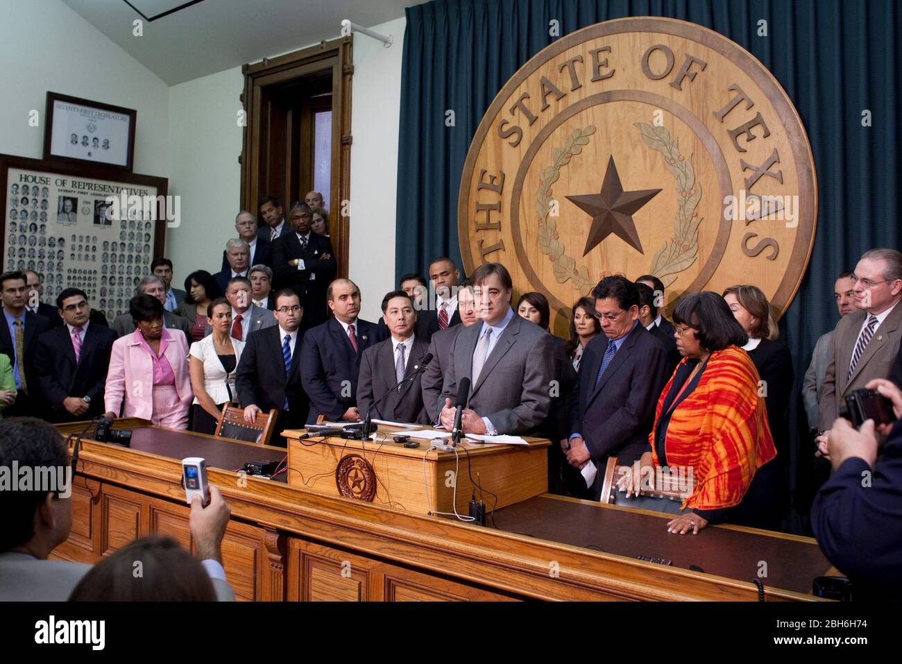 Group people podium other hi-res stock photography and images - Alamy