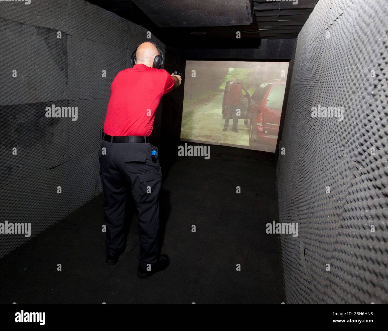 Virtual shooting range hi-res stock photography and images - Alamy