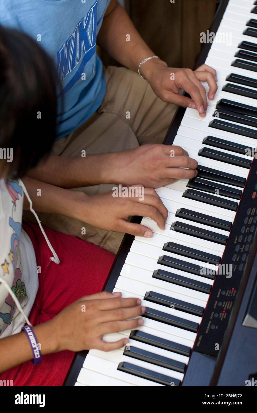 El Paso, Texas May 28, 2009: High school students learn piano keyboard ...