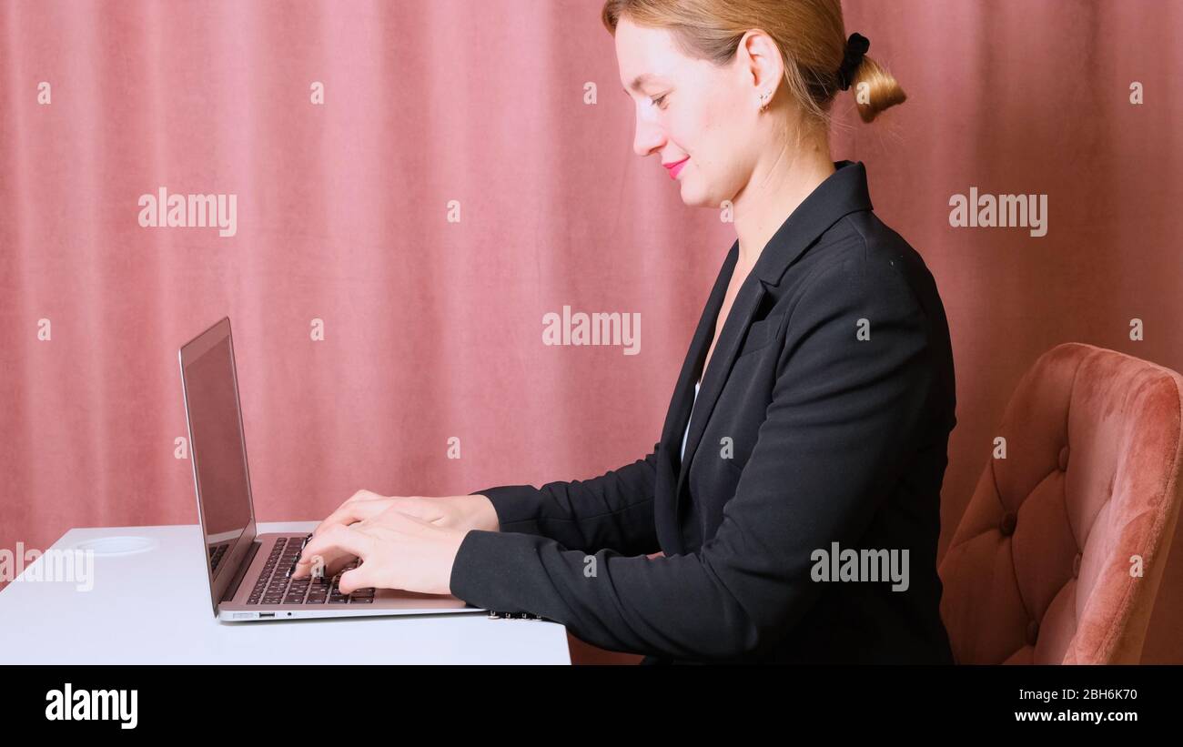 woman working laptop. Business woman busy working on laptop computer at office Stock Photo - Alamy