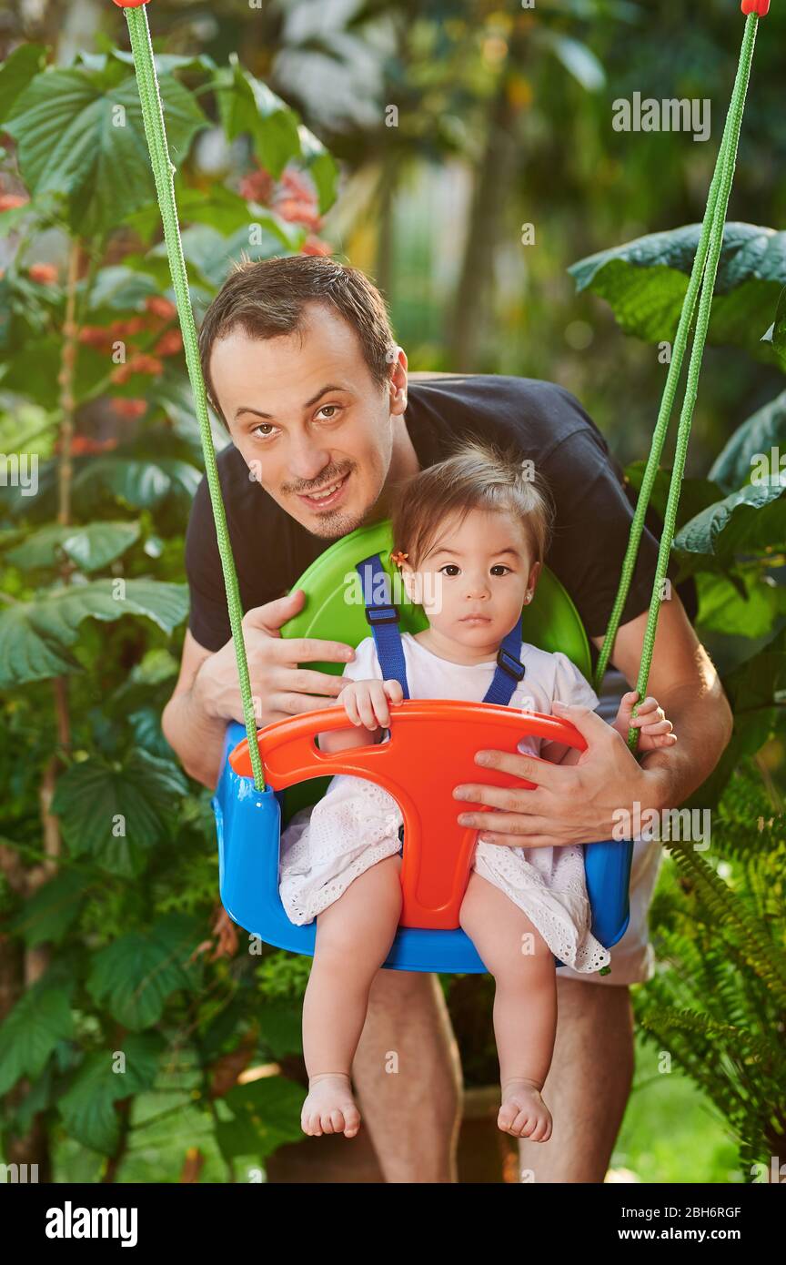 Dad and daughter play hi-res stock photography and images - Alamy