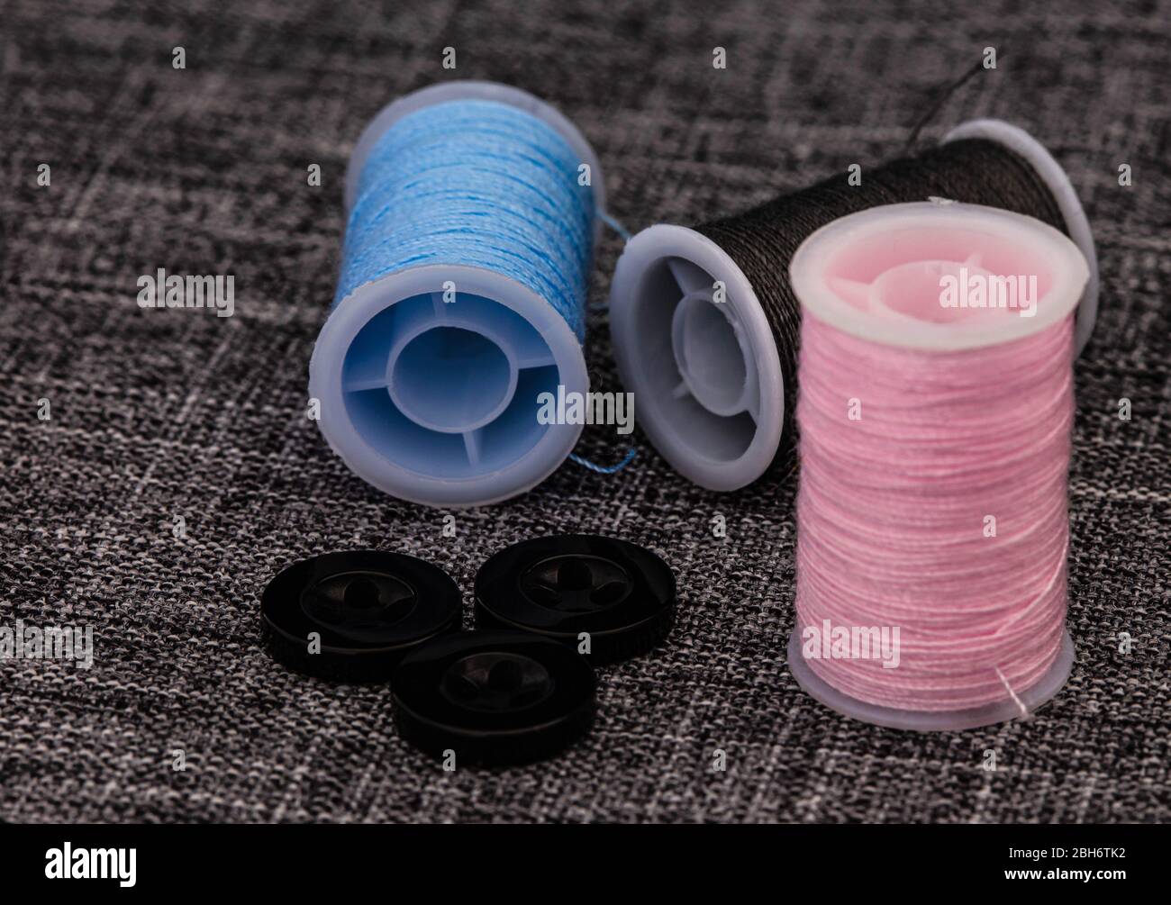 Thread sew threads tailor hi-res stock photography and images - Alamy