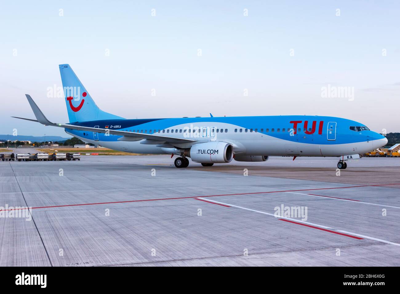 Tui airplane hi-res stock photography and images - Alamy