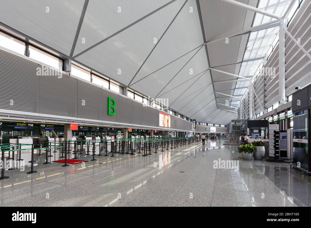 Shanghai hongqiao airport hi-res stock photography and images - Alamy
