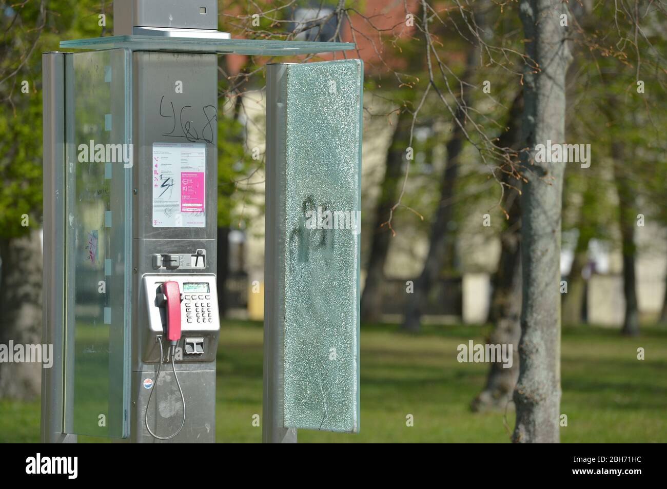 Grimma, Germany. 16th Apr, 2020. The safety glass of a telephone booth ...