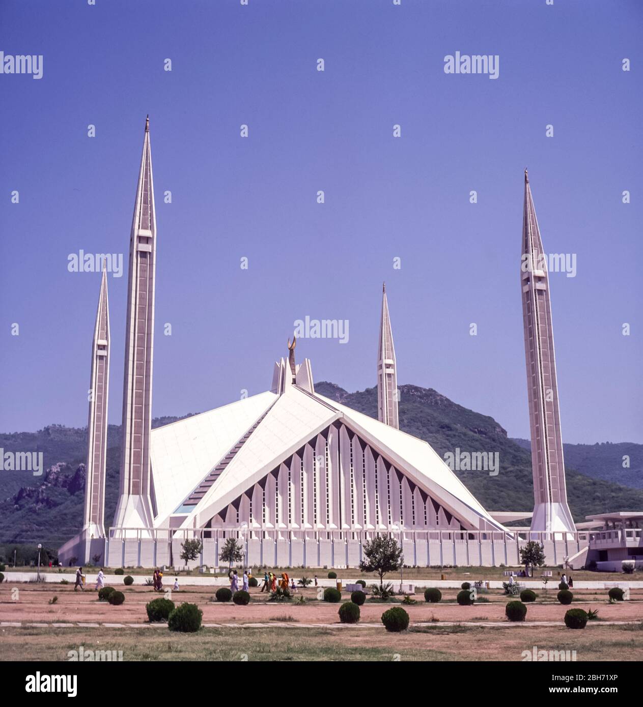Pakistan, Islamabad, the famous Sheikh Faisal mosque, also known as ...