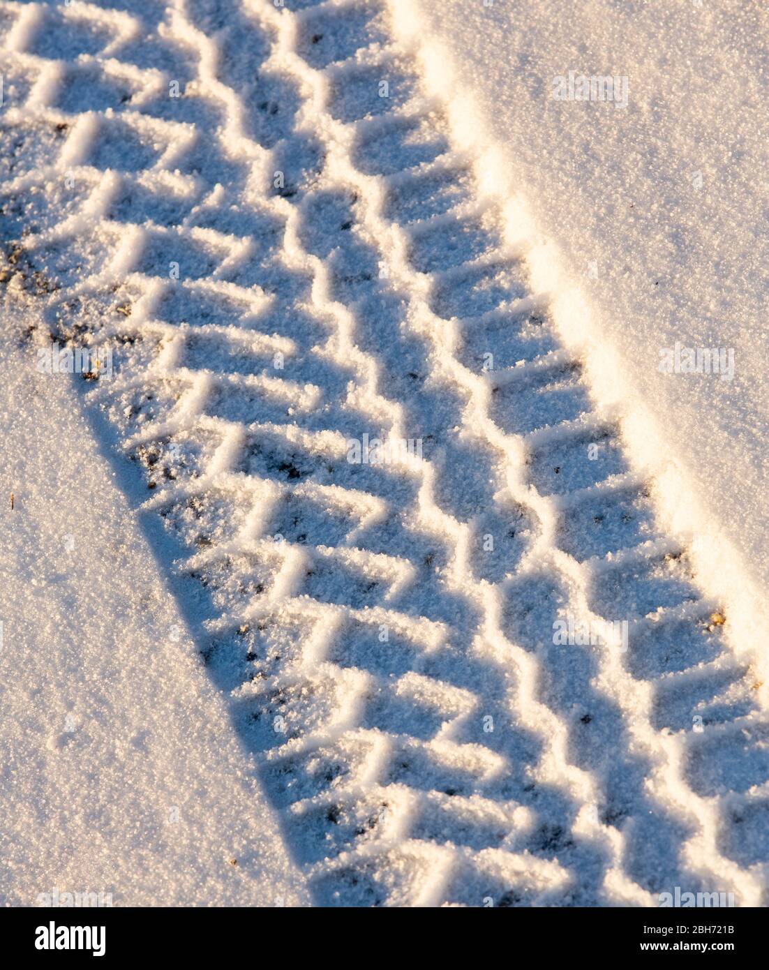 Car track marks on snow hi-res stock photography and images - Alamy