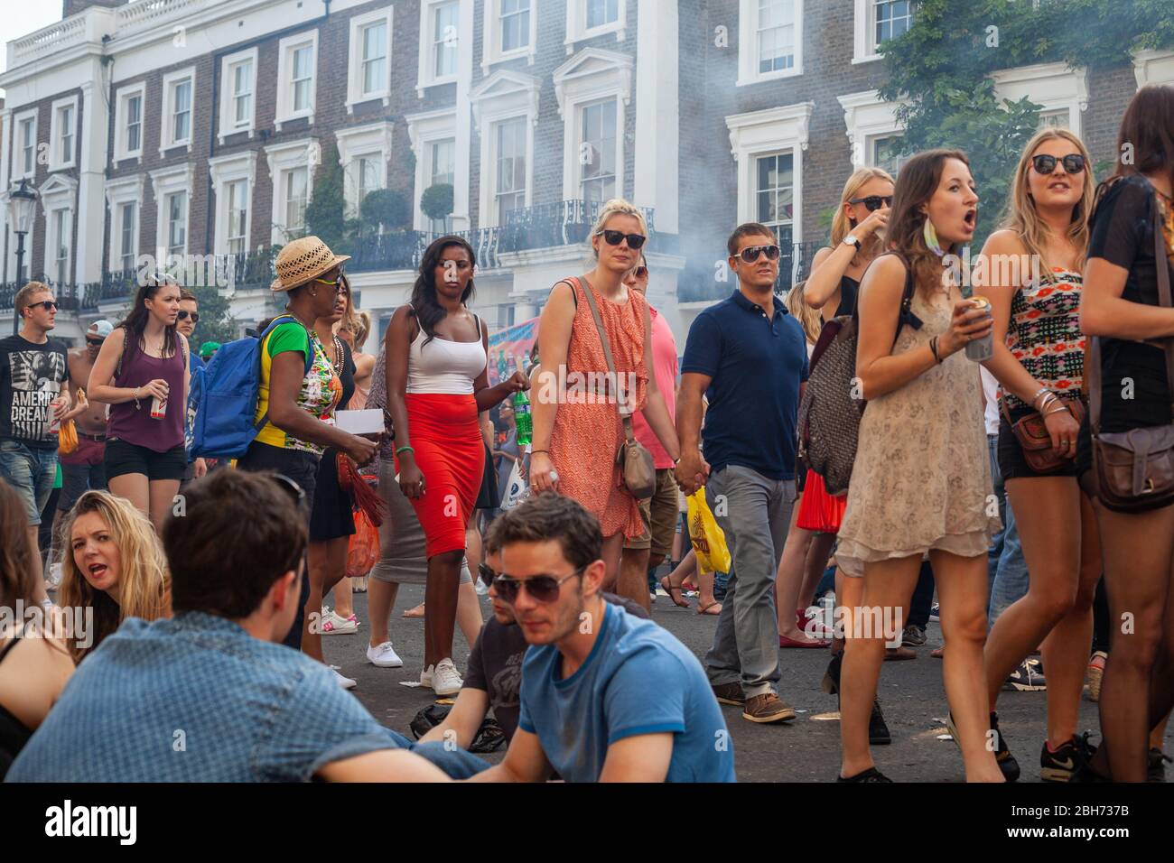 Notting hill carnival crowd hi-res stock photography and images - Alamy