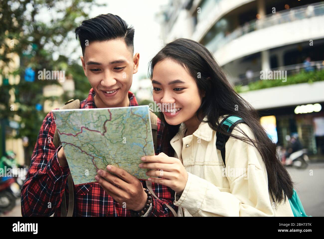 Using paper map hi-res stock photography and images - Alamy