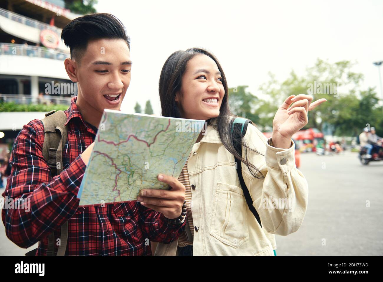 Using paper map hi-res stock photography and images - Alamy