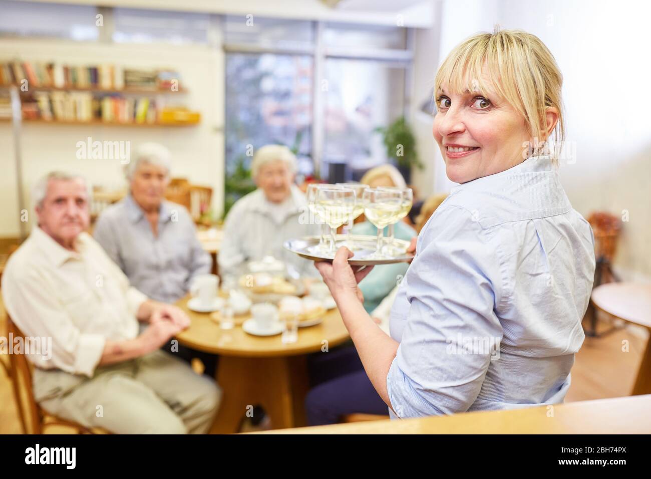 Waitress group hi-res stock photography and images - Alamy