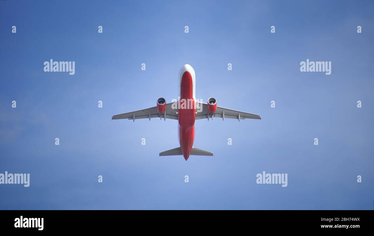Aircraft in the air from below Stock Photo - Alamy