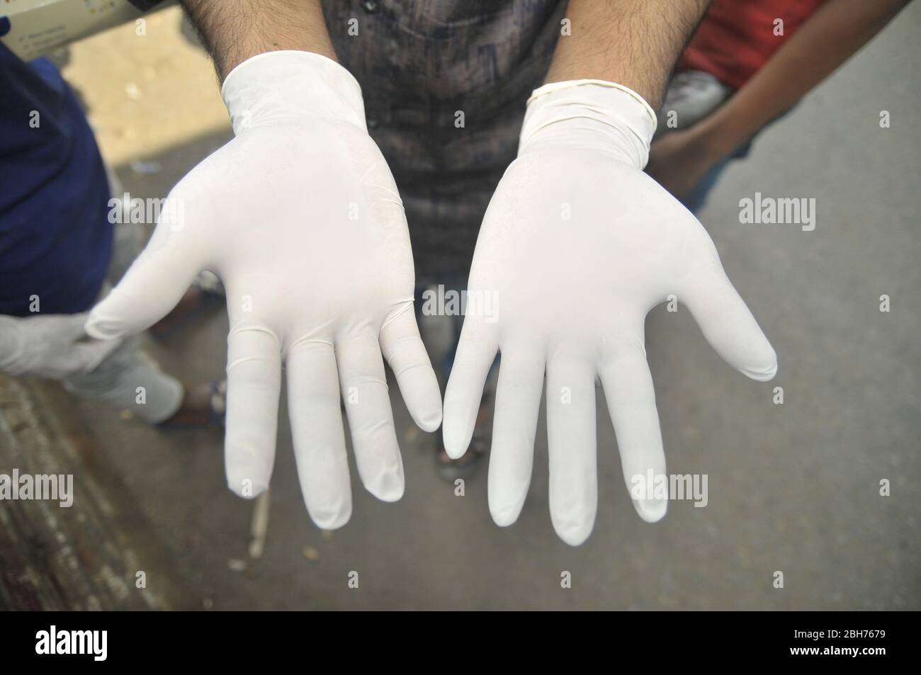 25 March 2020: Two Hand are captured after being covered with glavs as ...