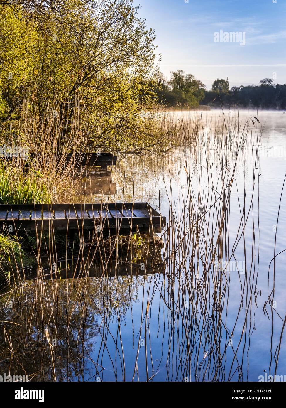 Coate water park swindon landscape hi-res stock photography and images ...