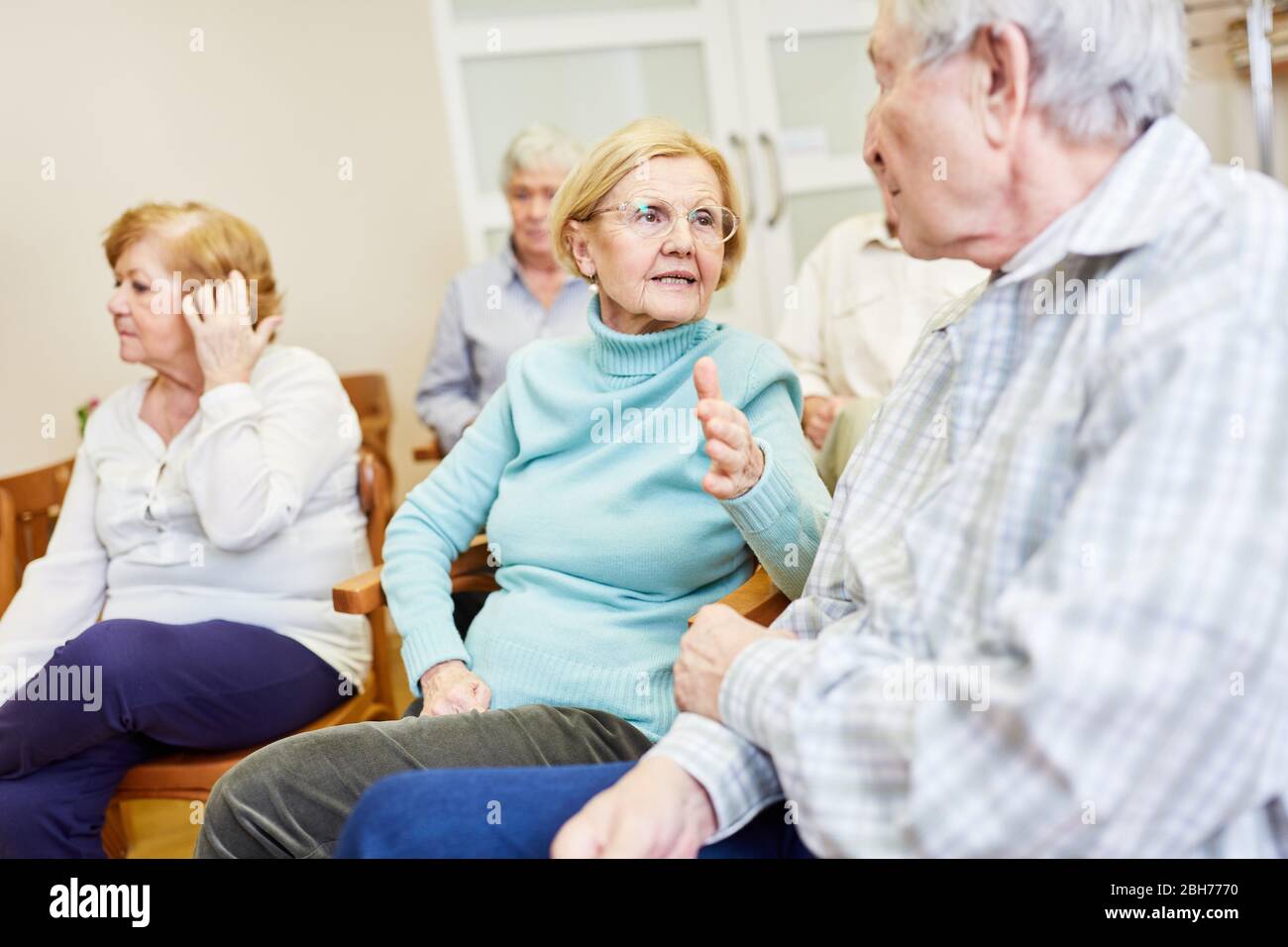 Group of seniors presentation hi-res stock photography and images - Alamy