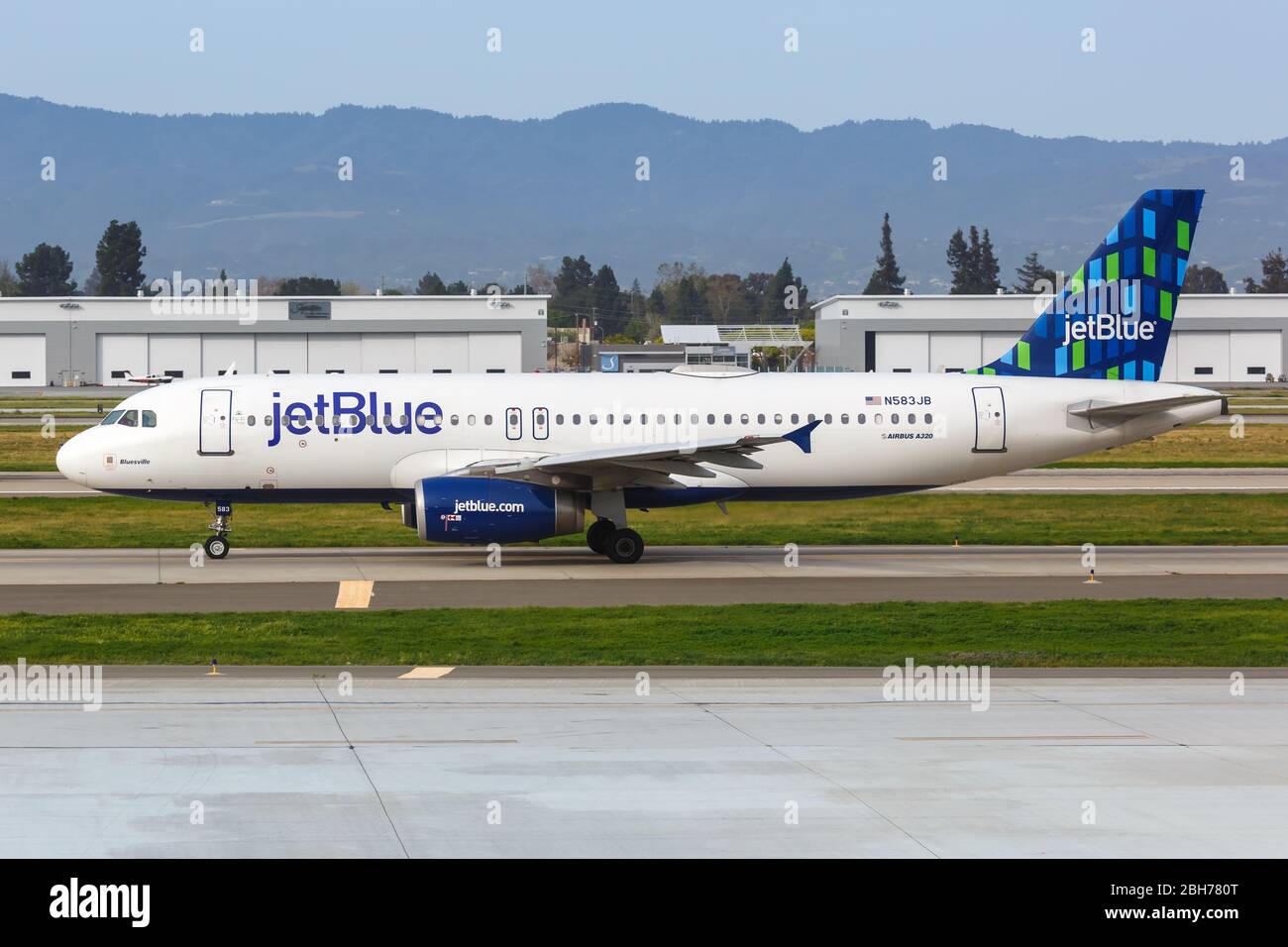 Jetblue airplane hi-res stock photography and images - Alamy