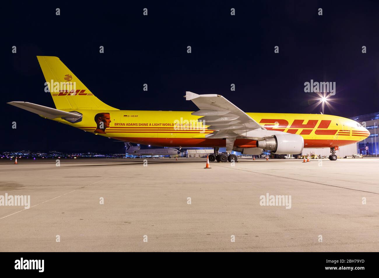 Airbus a300 airliner hi-res stock photography and images - Alamy