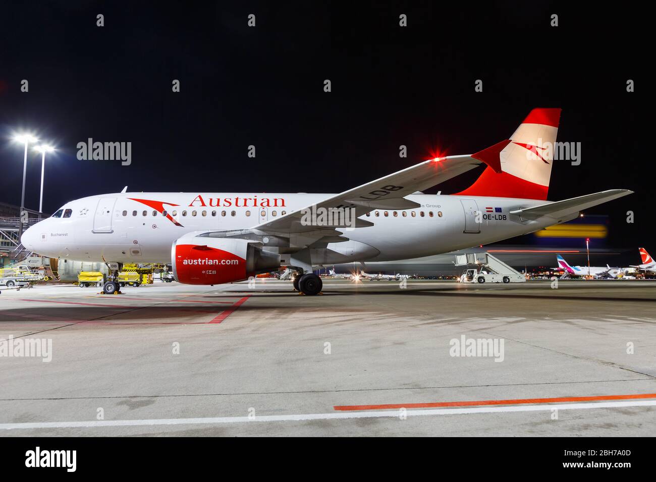 Aua aircraft hi-res stock photography and images - Alamy