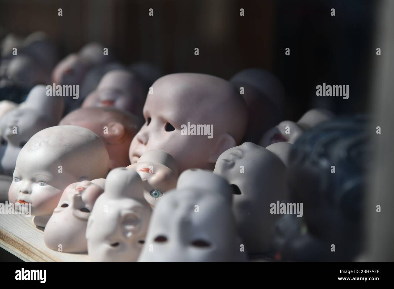 Dolls body parts hi-res stock photography and images - Alamy