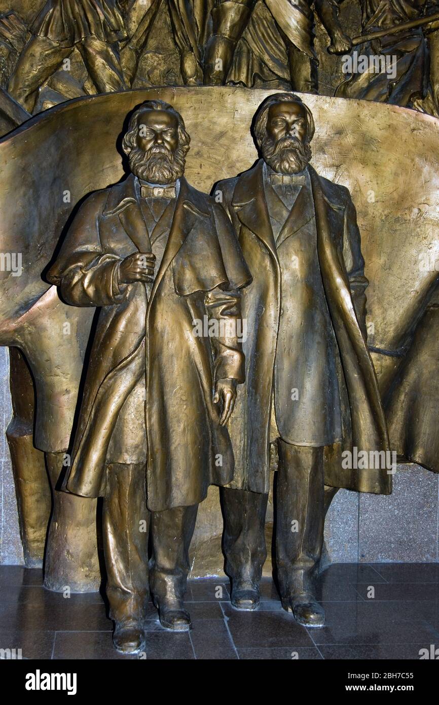 State Historical Museum (former Lenin Museum), Statue of Marx and ...