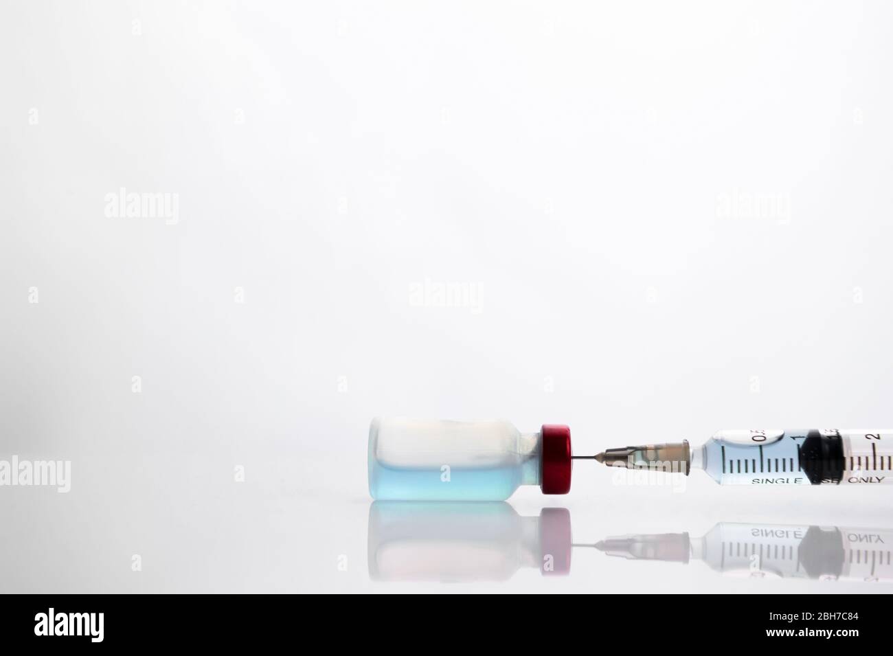 injection syringe needle with dose bottle or vial drug for medical ...