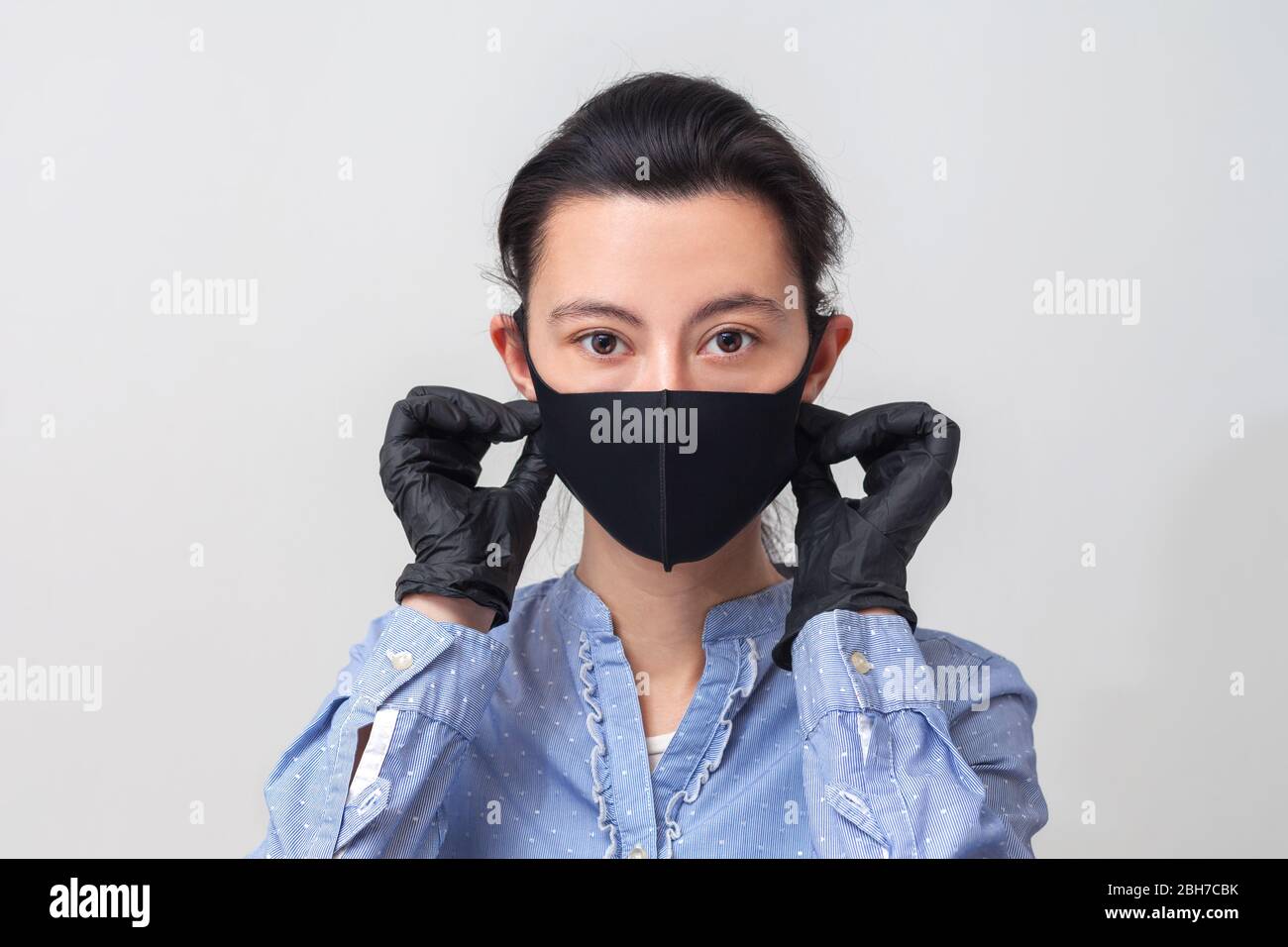 Surgical gloves on cold hi-res stock photography and images - Alamy
