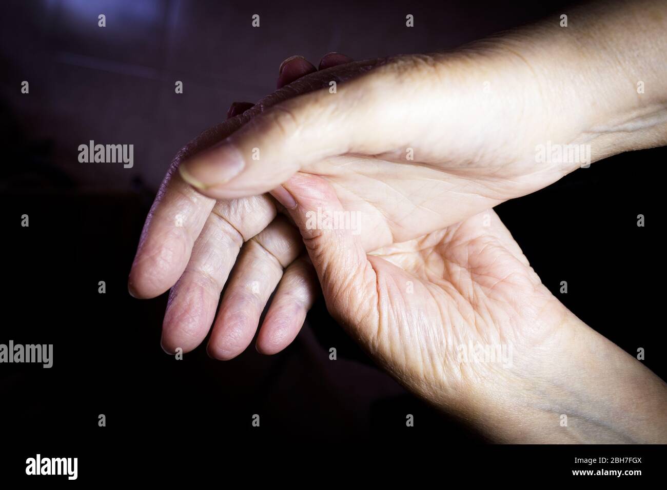 Elderly hand stretching fingers hi-res stock photography and images - Alamy