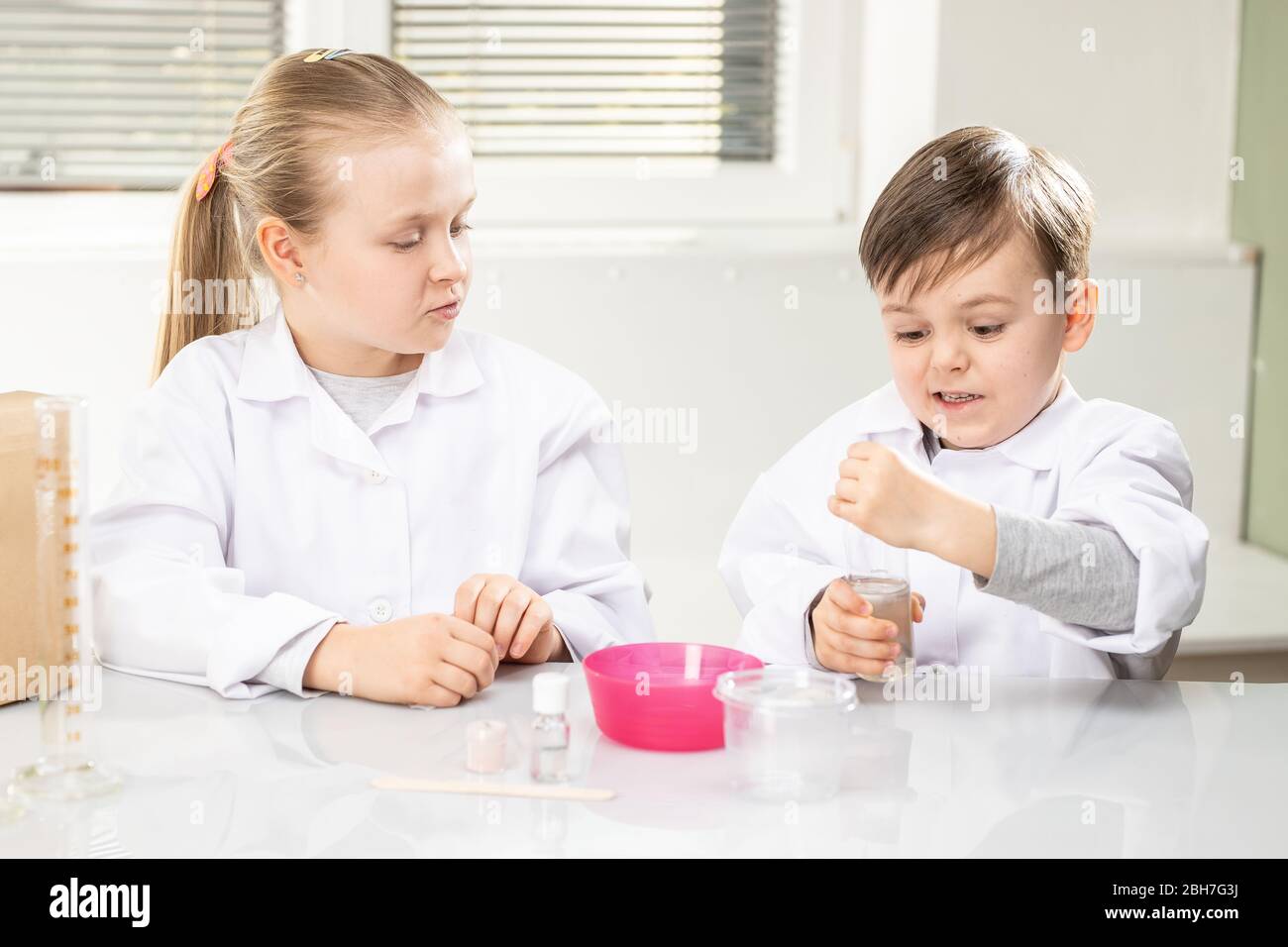 Children doing experiment in lab hi-res stock photography and images ...