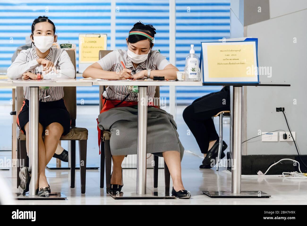 Waiting counter customer customers ordering hi-res stock photography ...
