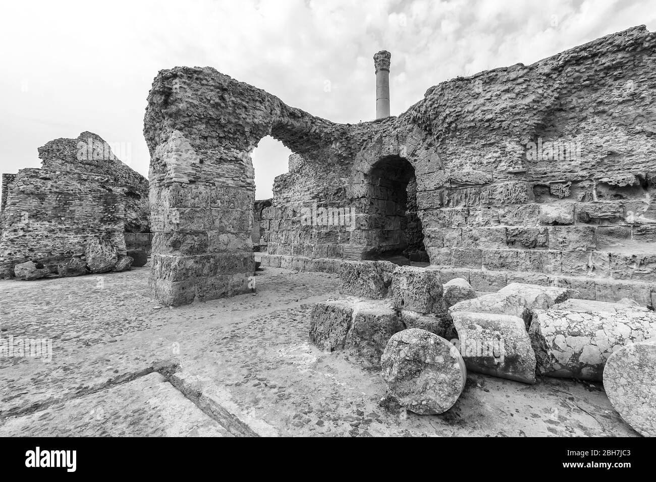 Tunisia roman ruins Black and White Stock Photos & Images - Alamy