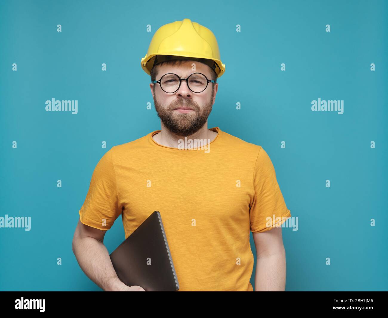 Suspicious computer hi-res stock photography and images - Alamy