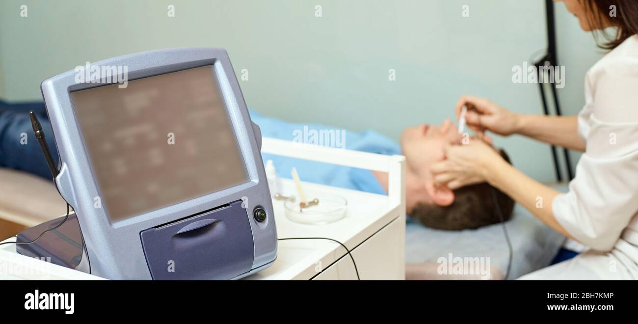 Eye test chart men hi-res stock photography and images - Alamy