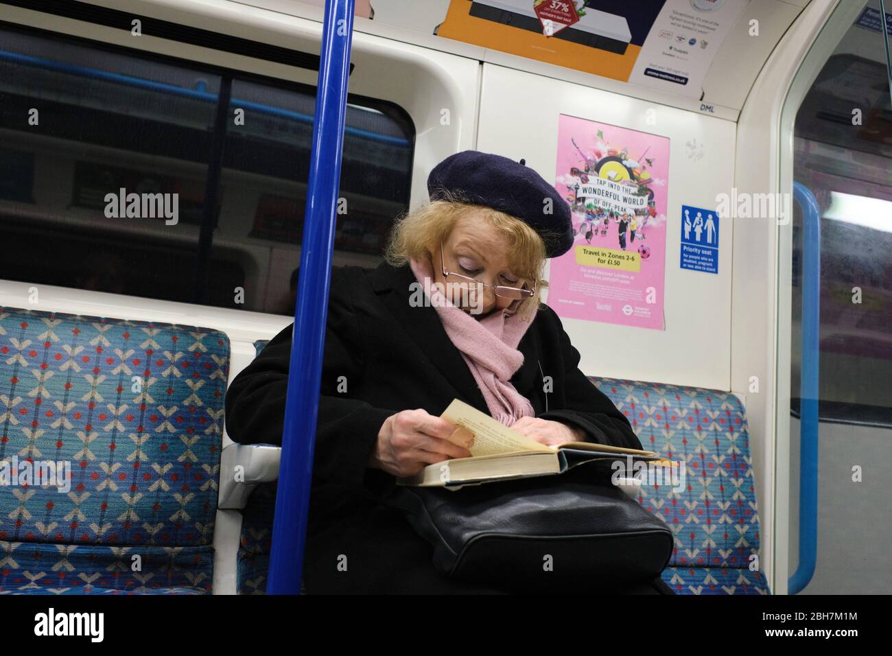 Reading on london underground hi-res stock photography and images - Alamy
