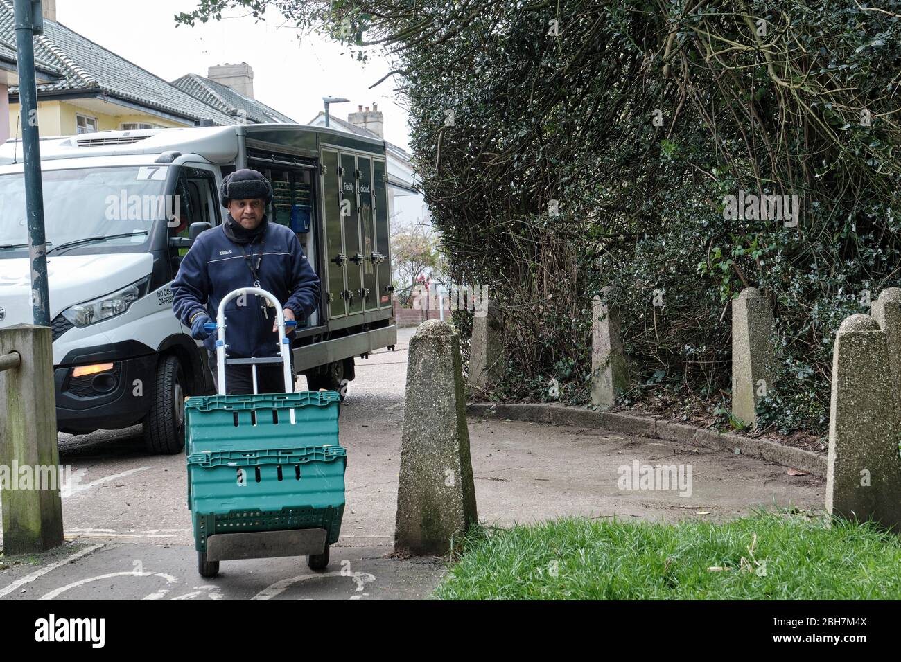 List of essential workers hi-res stock photography and images - Alamy