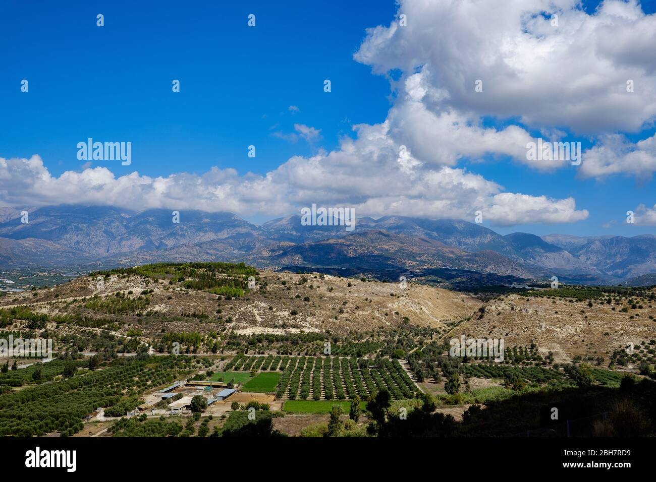 White mountains crete hi-res stock photography and images - Alamy