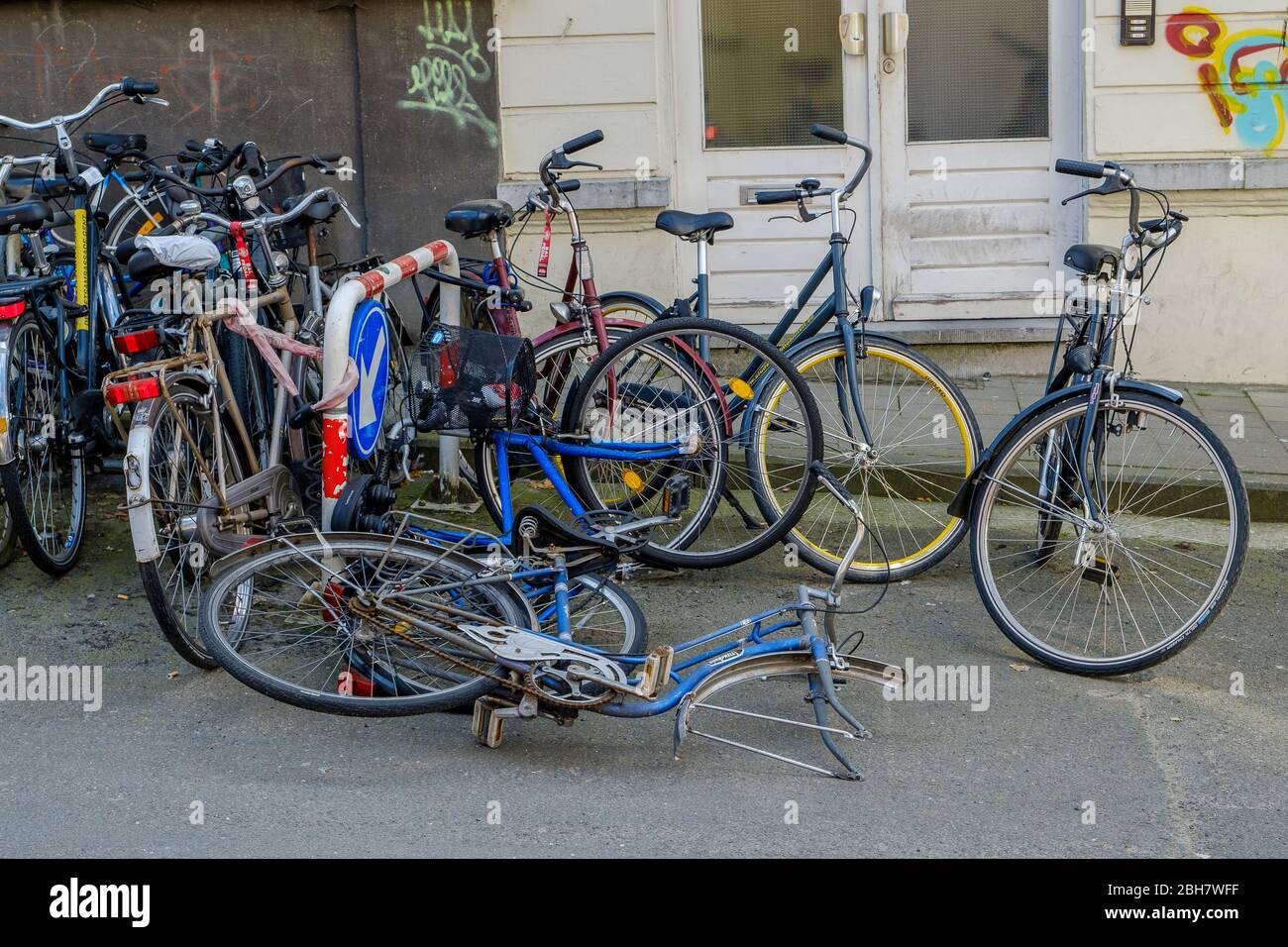 Pavement cycles hi-res stock photography and images - Alamy