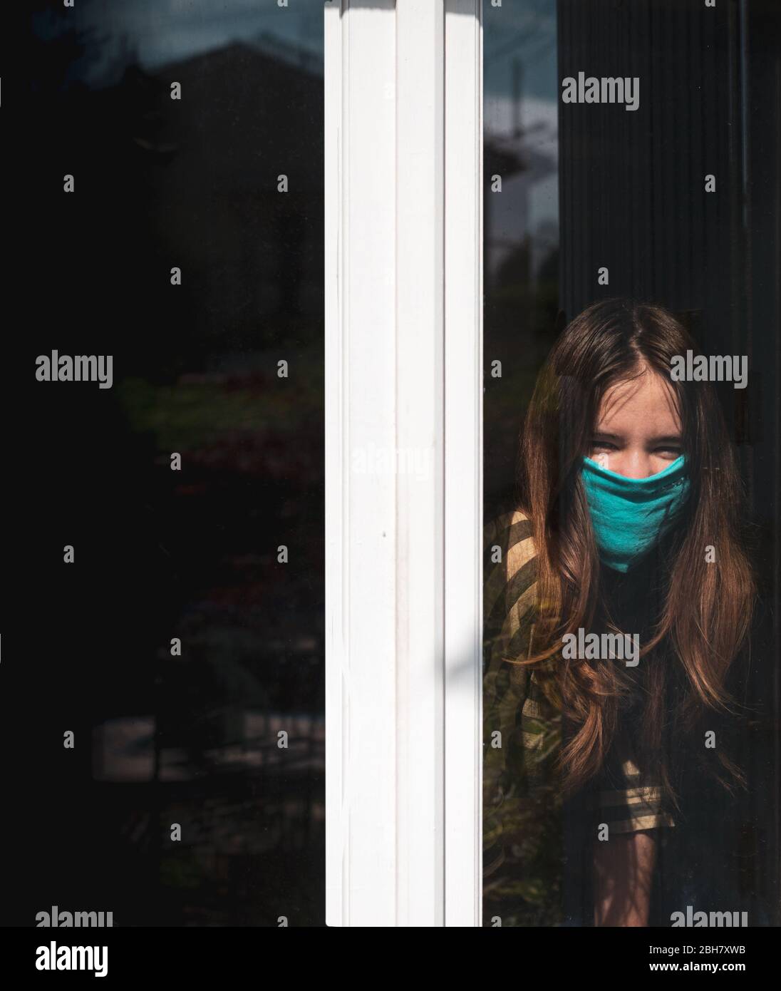 Home alone face hi-res stock photography and images - Alamy