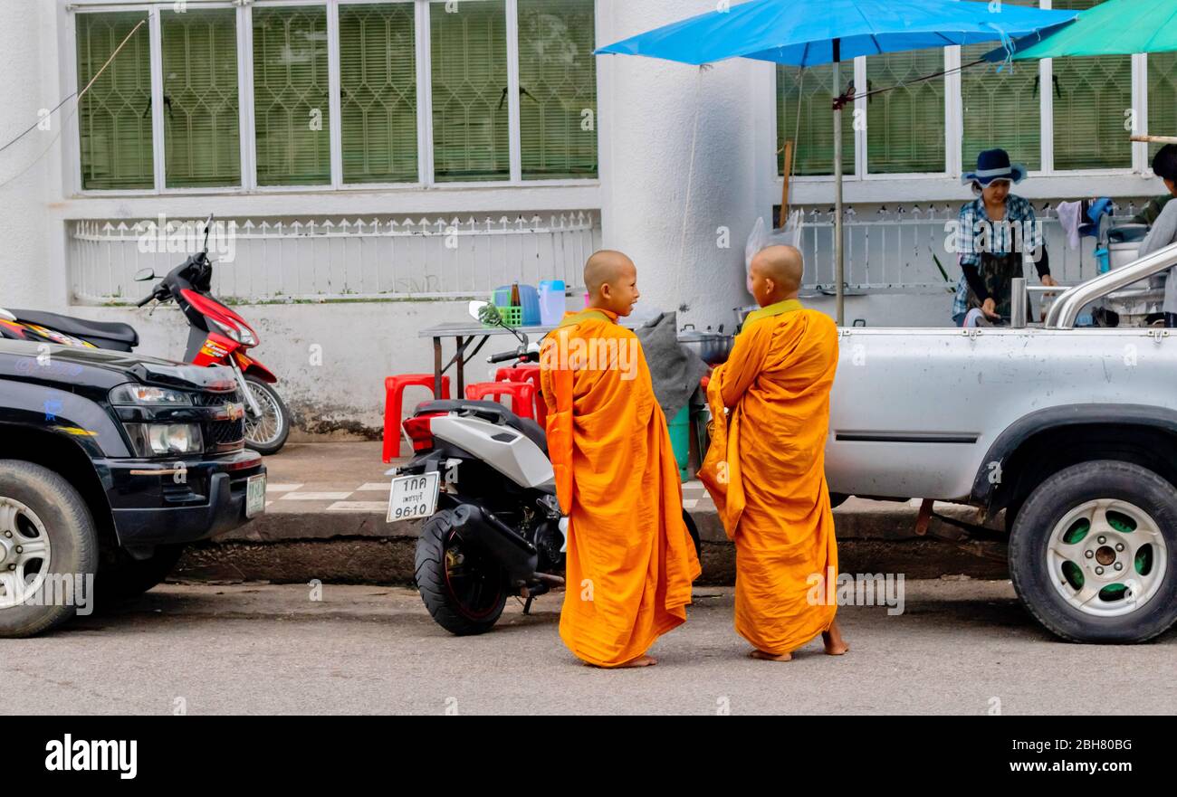 Bangkok monks talking hi-res stock photography and images - Alamy